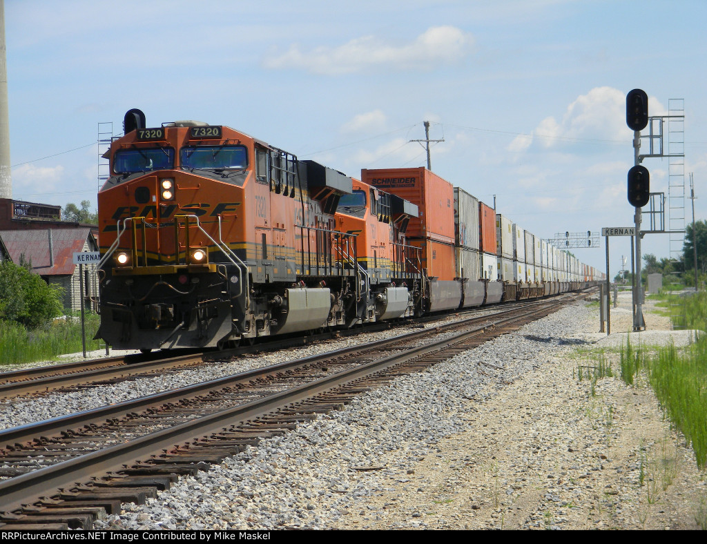 BNSF 7320